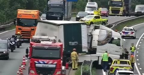 Ongeval met vrachtwagen op de A67 bij Geldrop | Rijkswaterstaat Verkeersinformatie