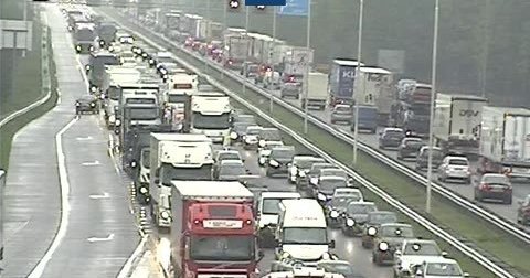 Slecht weer zorgt voor zeer drukke dinsdagavondspits | Rijkswaterstaat Verkeersinformatie